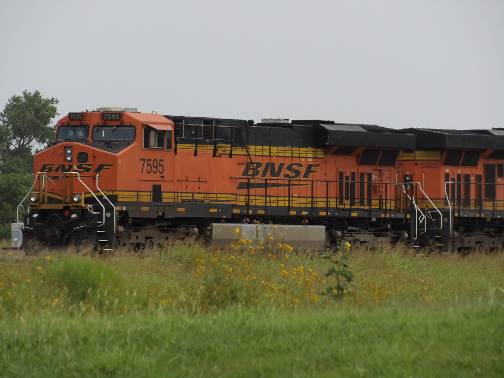 BNSF ES44DC 7595