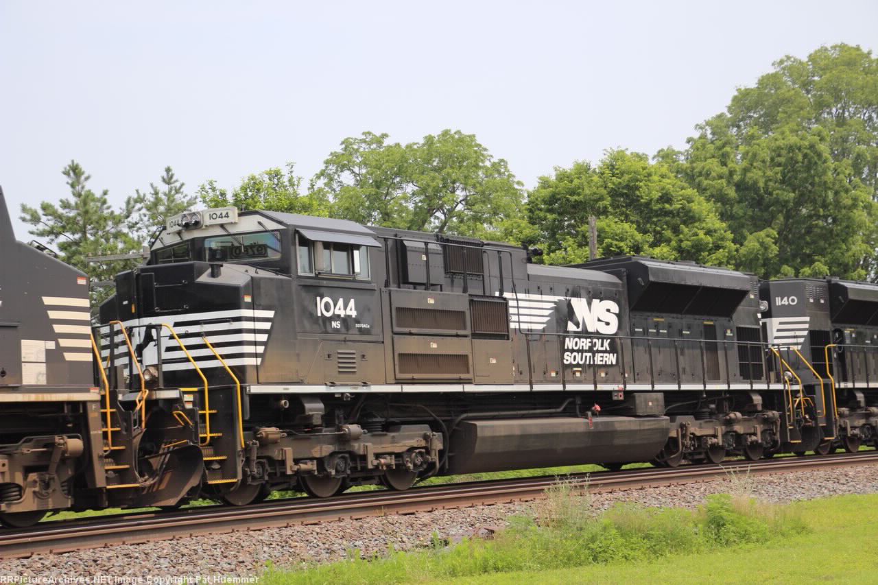 NS 1044
