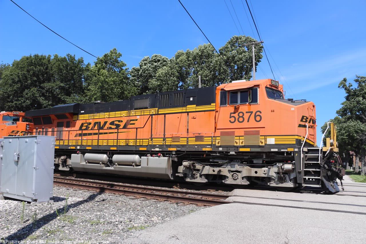 BNSF 5876
