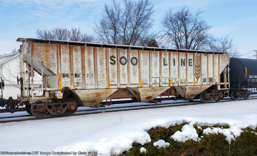 A former Soo Line 3 bay hopper mixed in to a west bound