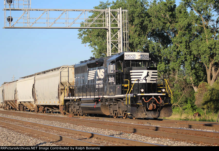 NS 3052 takes headroom out of the mixing center while drilling cars