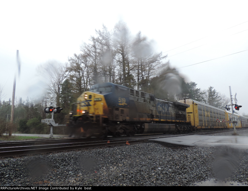 CSX 519 on M218