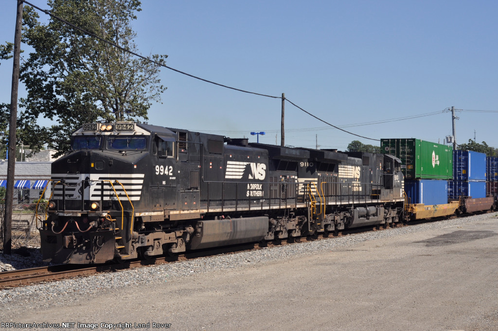 NS 9942 On NS 282 Westbound