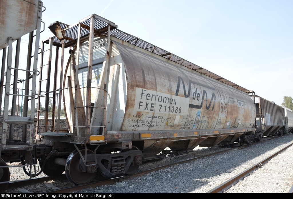 FXE Covered Hopper with graffiti