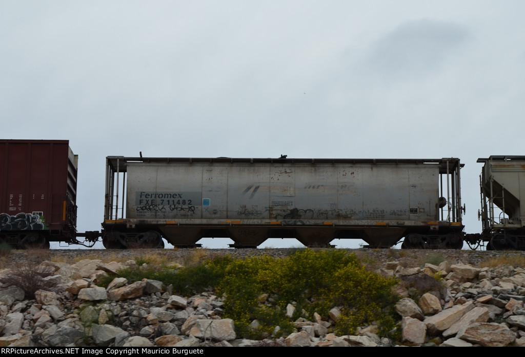 FXE Cylindrical Hopper ex NdeM with graffiti
