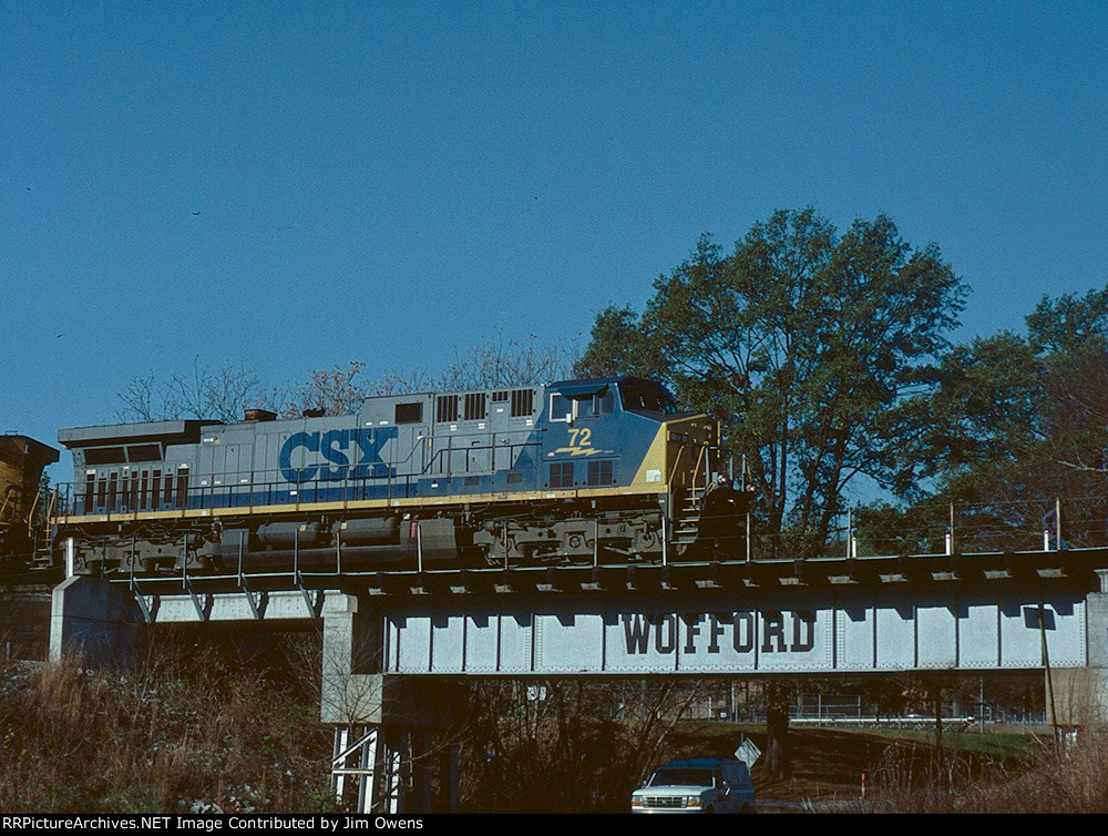 CSX 72 leads a northbound empty train across the bridge into Evins Street yard.