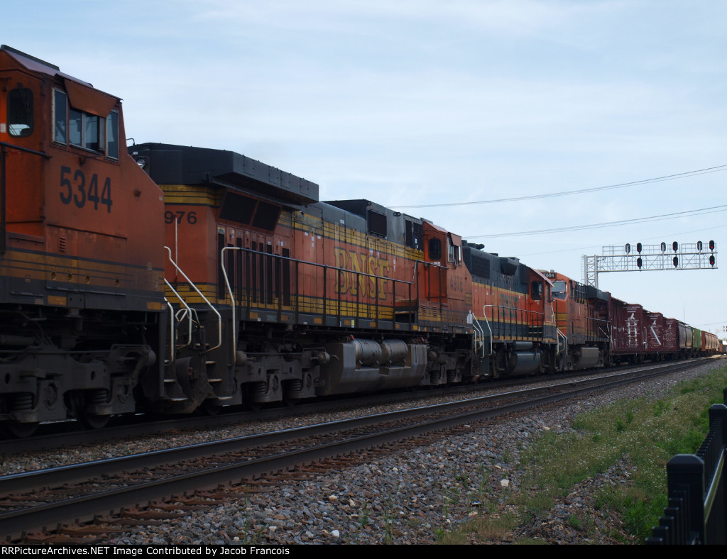 BNSF 4976