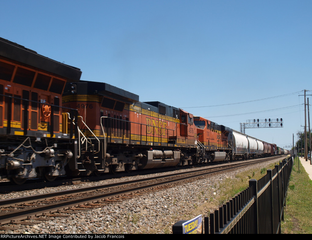 BNSF 4976
