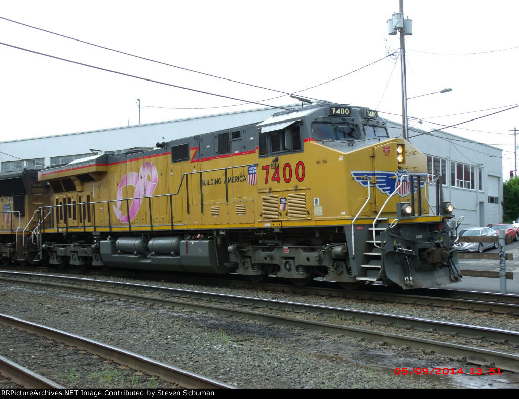 UP 7400 at Albina St.