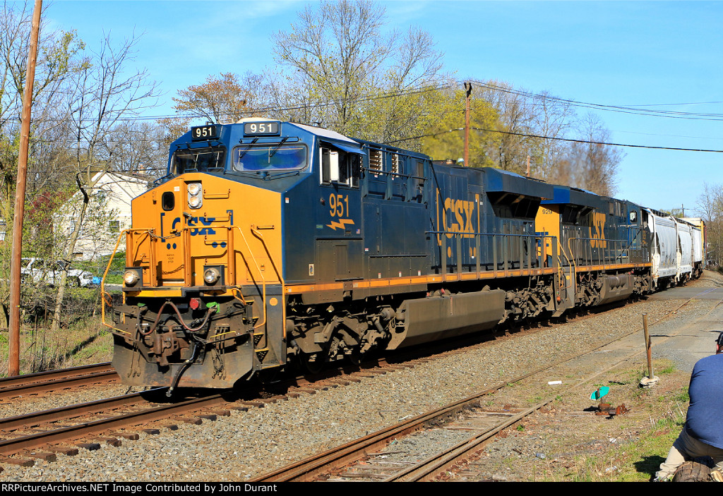CSX 951 on Q-301