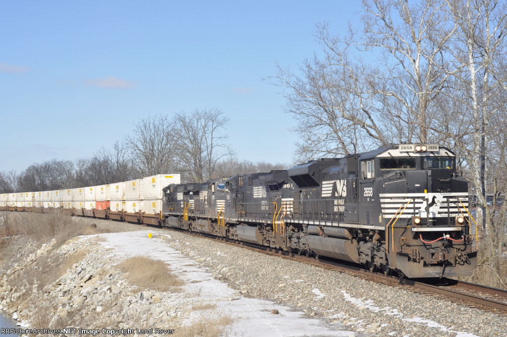 NS 2658 On NS 215 Eastbound