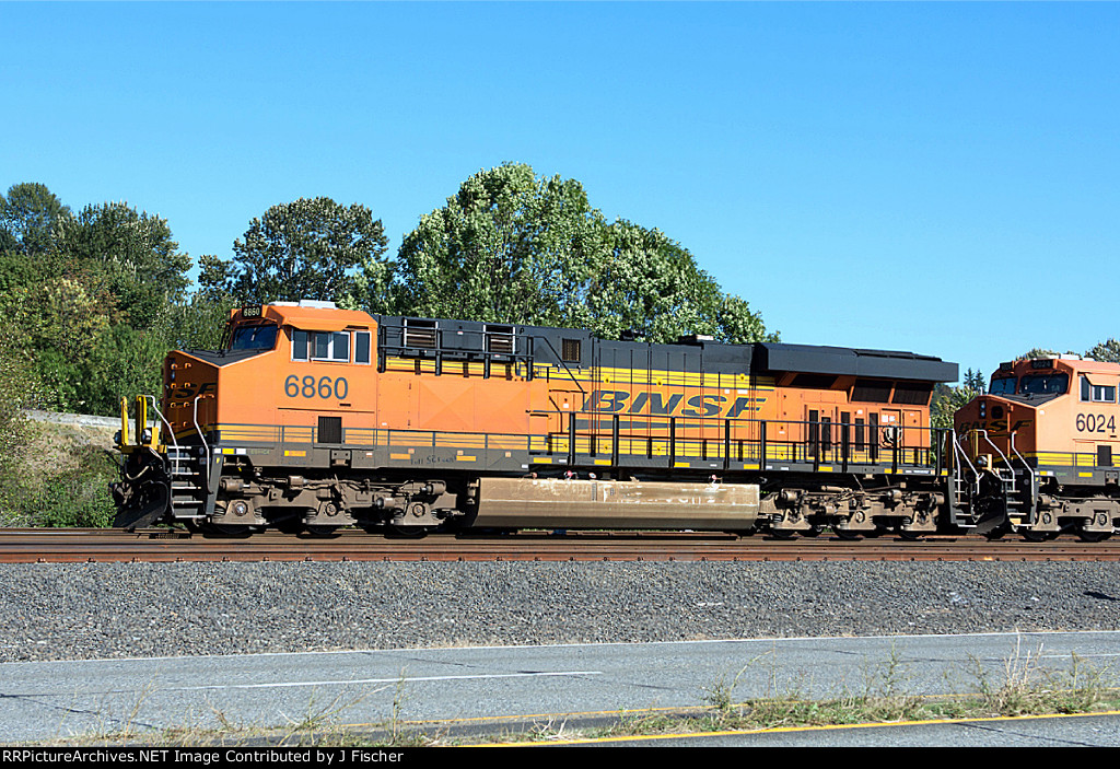 BNSF 6860