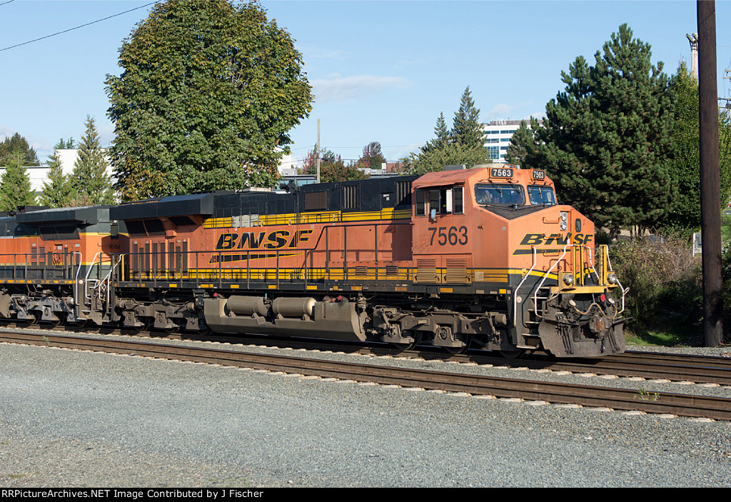 BNSF 7563