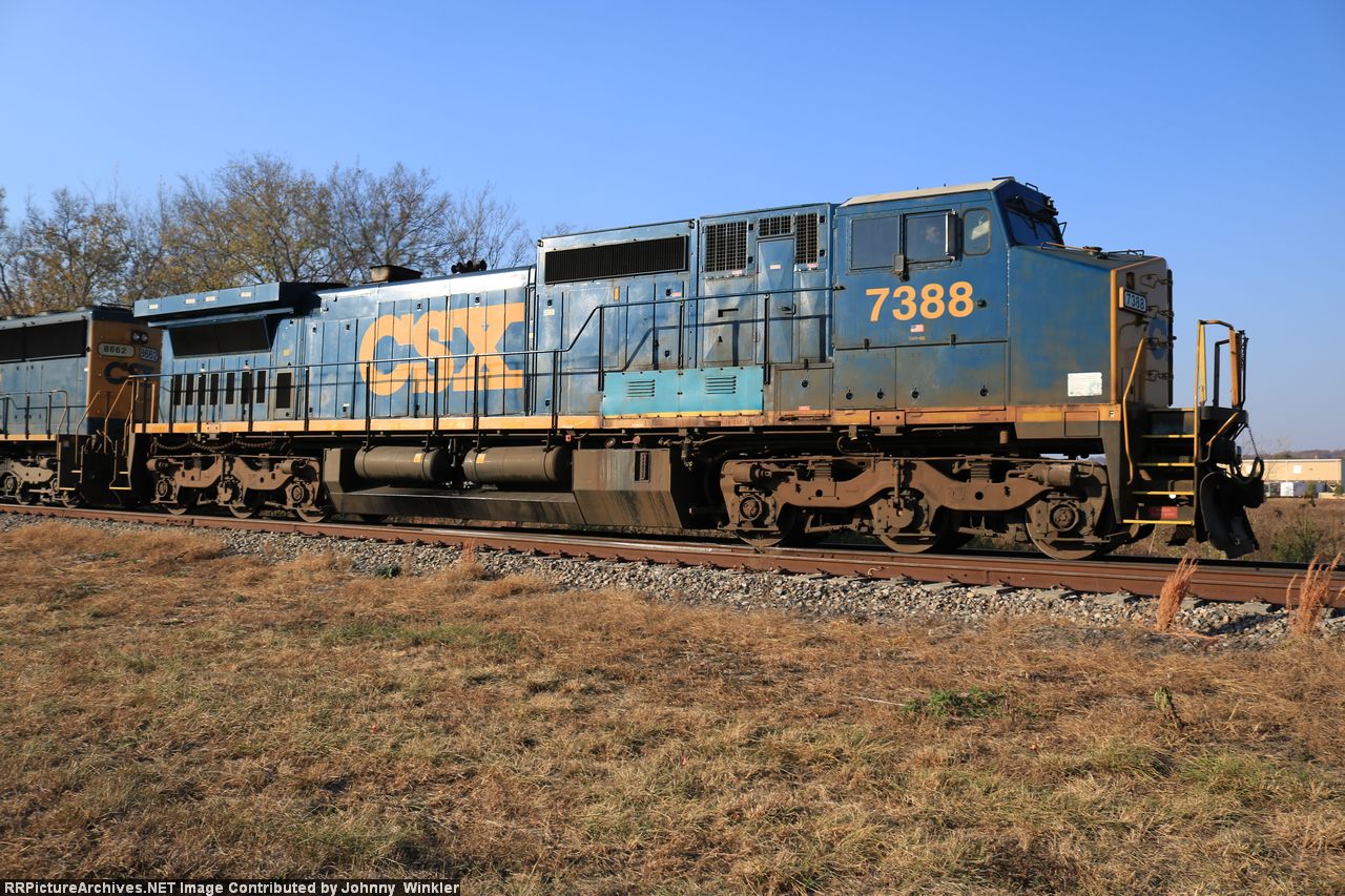 CSX 7388 on grain train