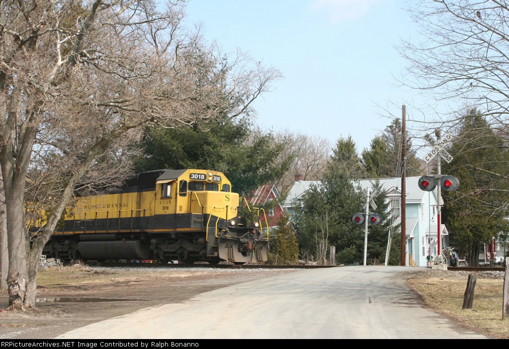 NYSW SY-1 rolls across one of several roads in town as it heads south