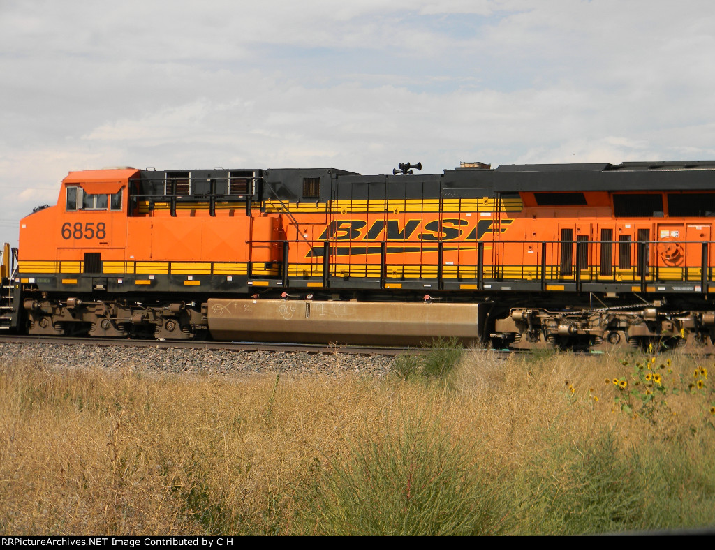 BNSF 6858