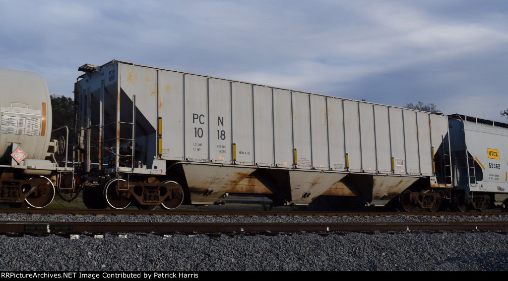 PCN 1018 04-1980 Thrall 4750cf 3-bay covered hopper northbound on CSX through Emerson Ga 4:28PM ...