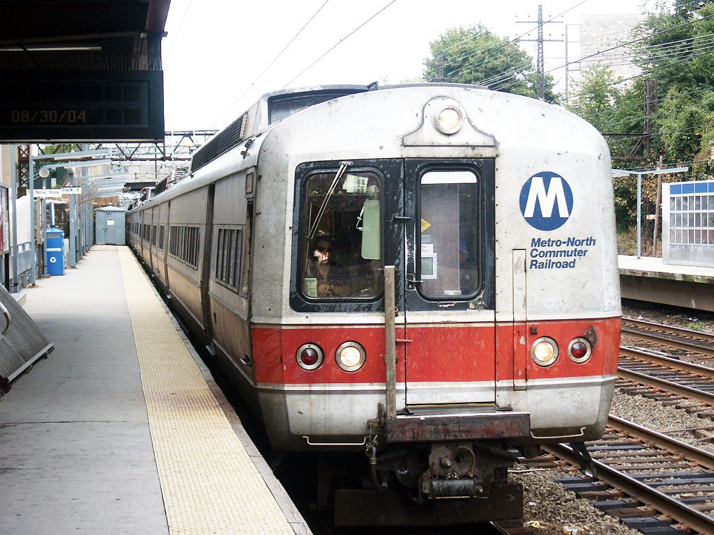 MN Train #1365 Arrives