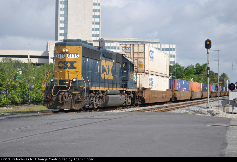 CSX 6135 on CSX Y108