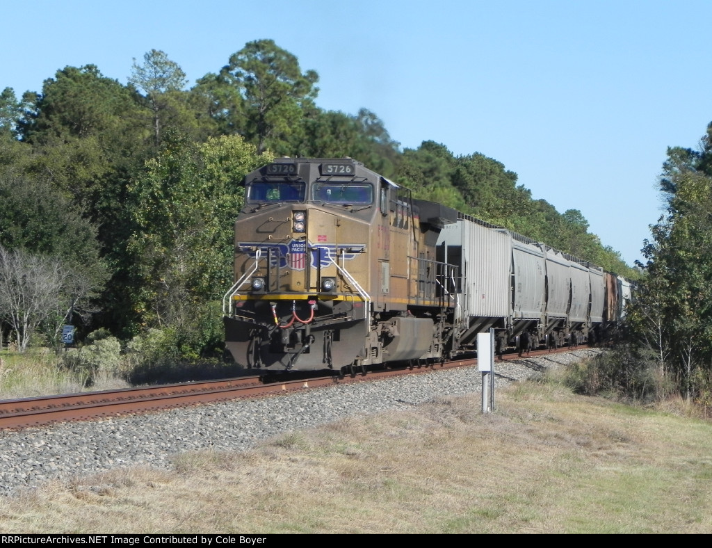 UP 5726 is DPU on UP GLERHO-28