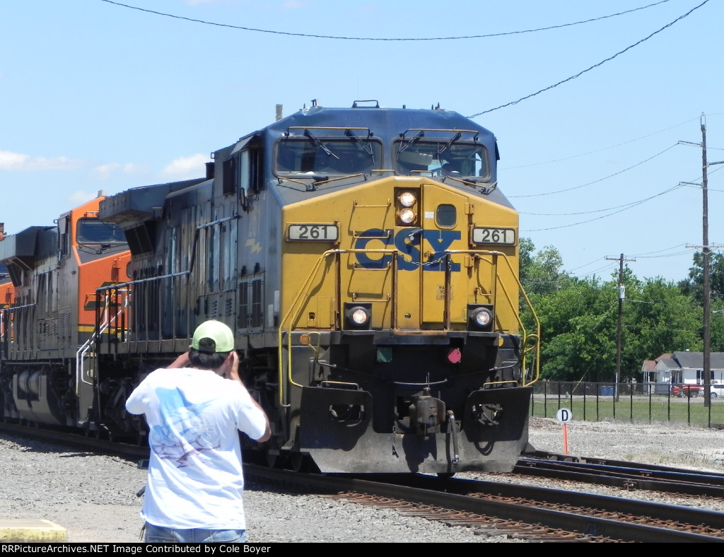 CSX 261 (GE AC4400CW)