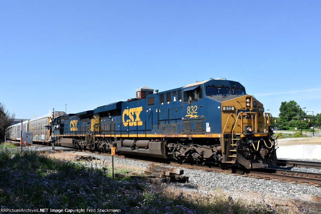 CSX 832