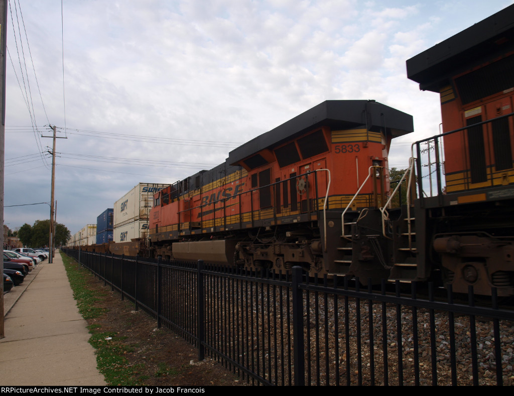 BNSF 5833