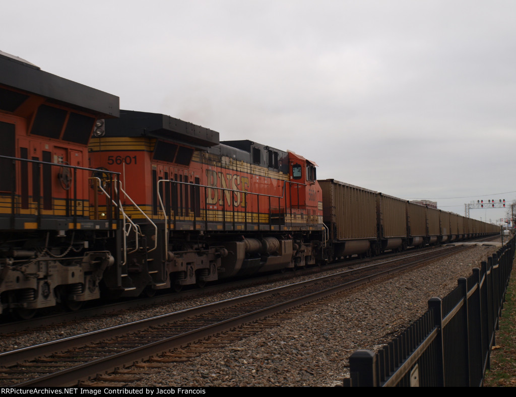 BNSF 5601