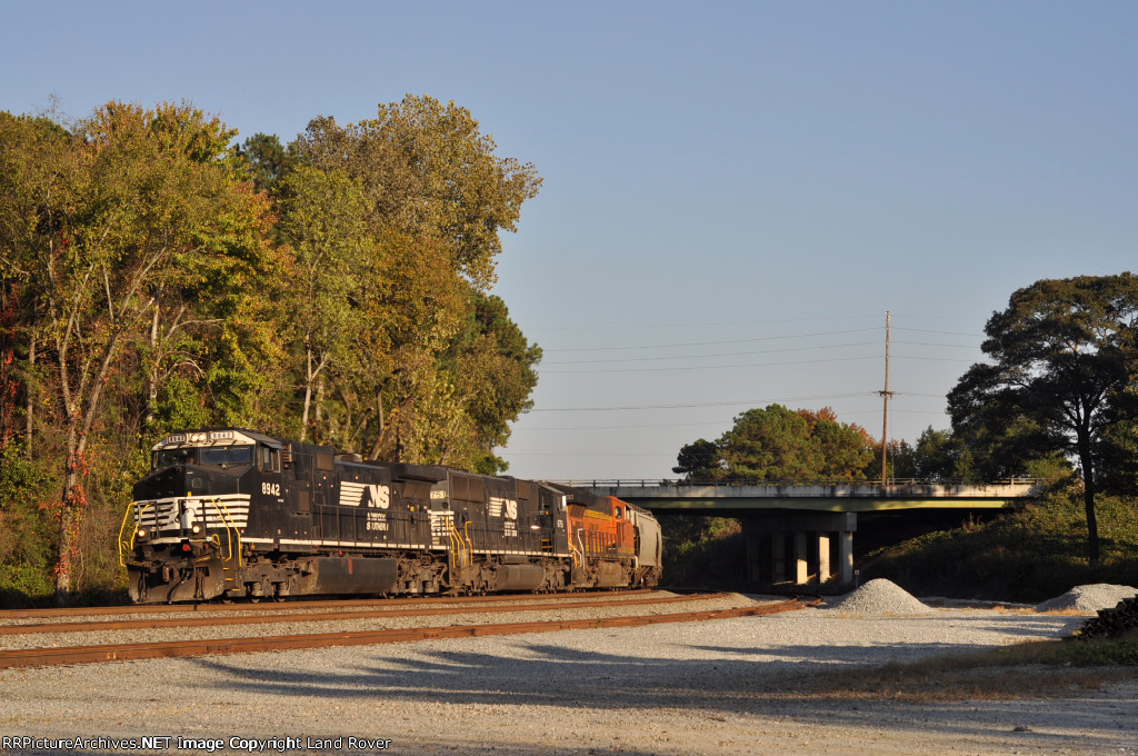 NS 8942 Northbound Out Of Inman
