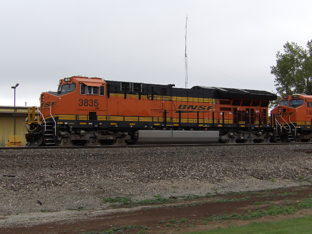 BNSF ET44C4 3835