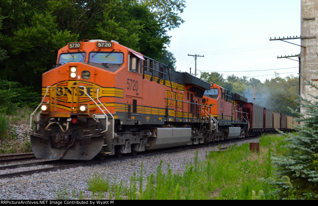BNSF 5720