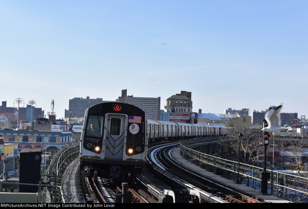 Northbound G train approaching W. 8th St Station