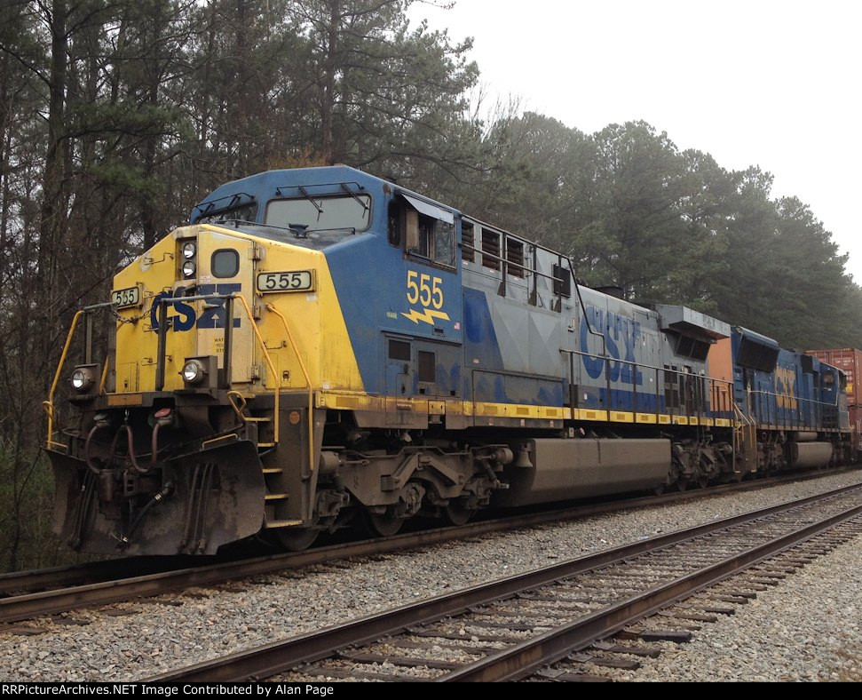 CSX CW44AH 555 and SD70MAC 4815 wait for green