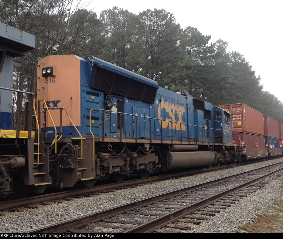 CSX SD70MAC 4815 holds with 555