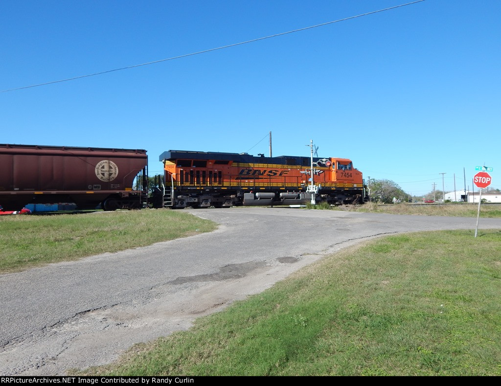 BNSF 7454 Rear DPU