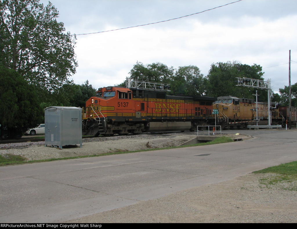 BNSF 5137
