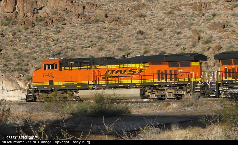 BNSF 7402