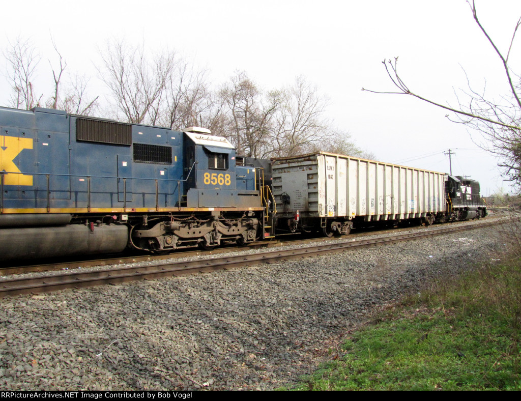 CSX 8568 and NS 5287