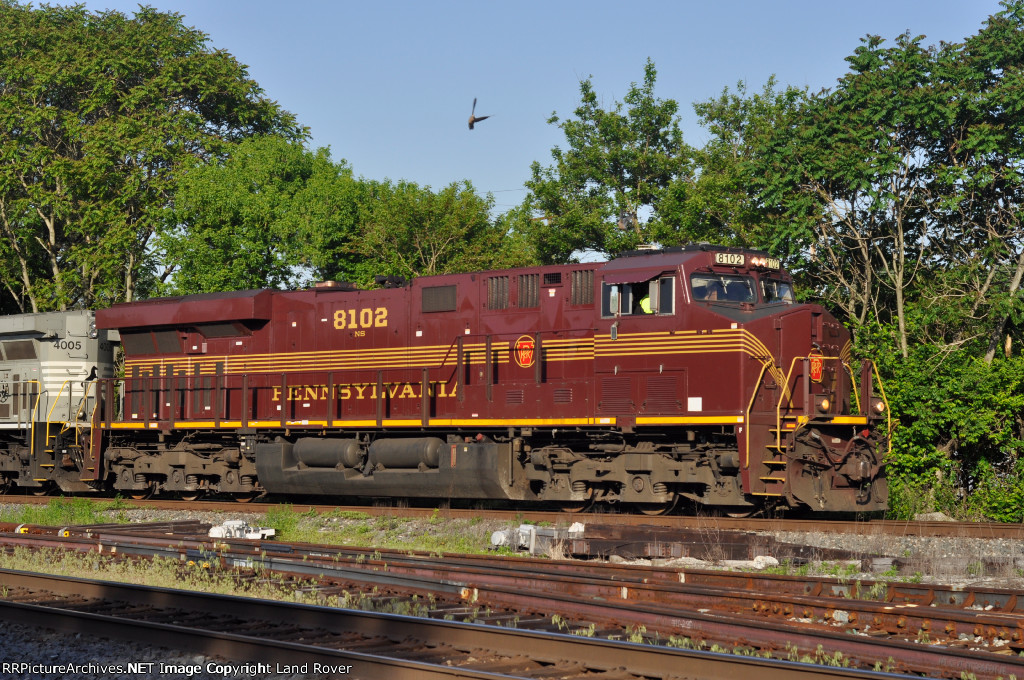 NS / PRR 8102 On NS 200 Westbound