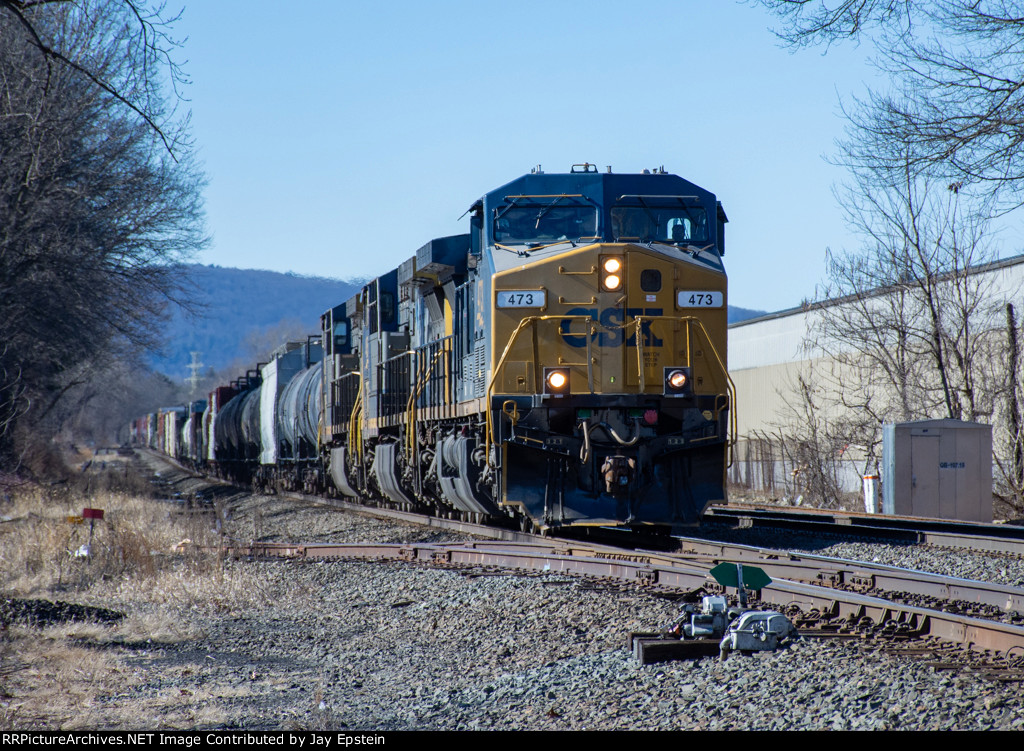 M426 (Selkirk to Portland, ME ) bares down on Williams Riding Way