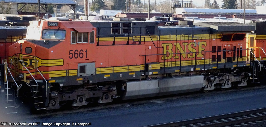 BNSF 5661