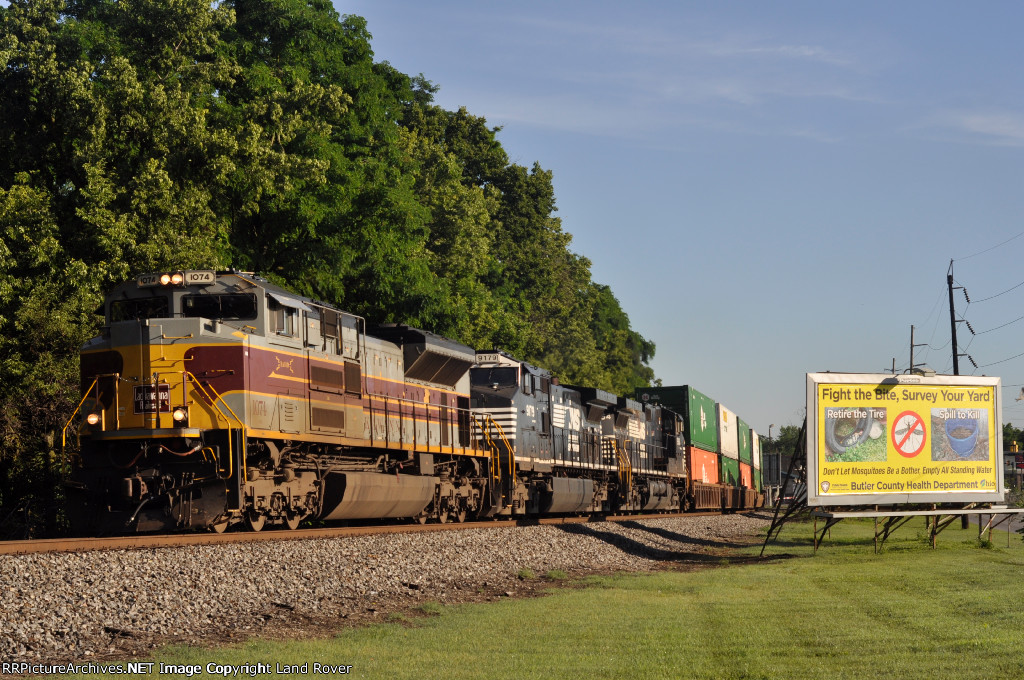 NS / DLW 1074 On NS 215 Eastbound