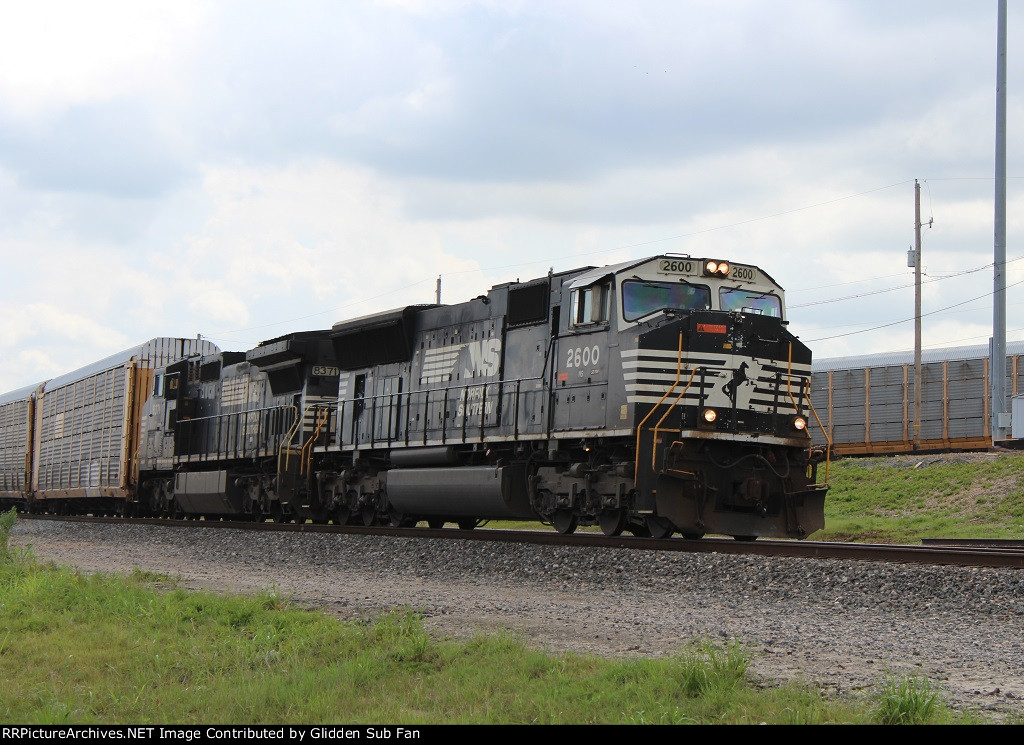 NS 2600 leads the ANONXJ-27 at Tower 87