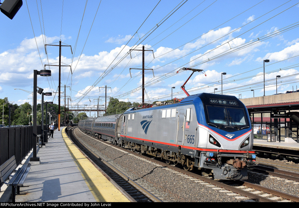 Amtrak Westbound Keystone Train passing Metropark Station
