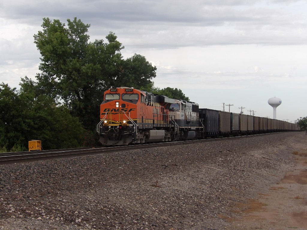 BNSF ES44AC 6157