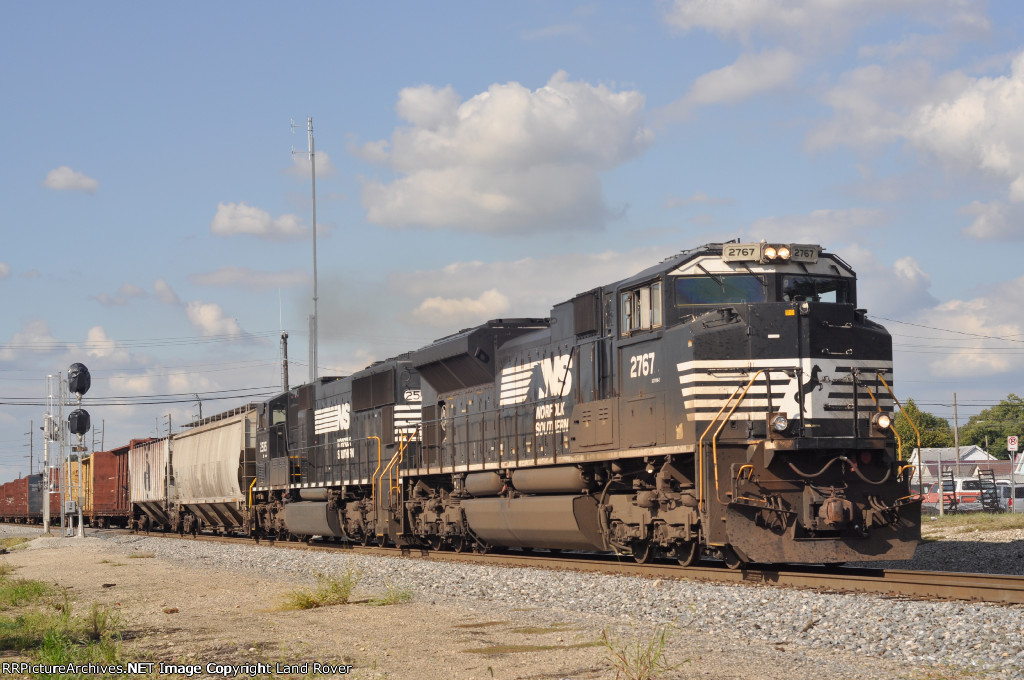 NS 2767 On NS 143 Eastbound