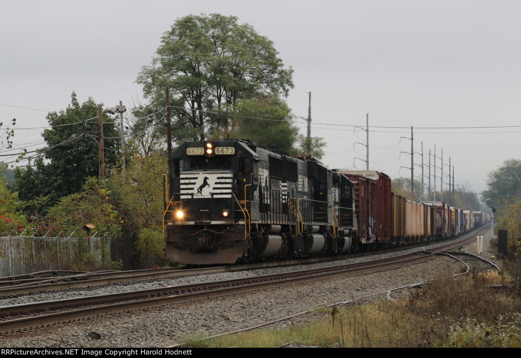 NS 6673 leads train 38G