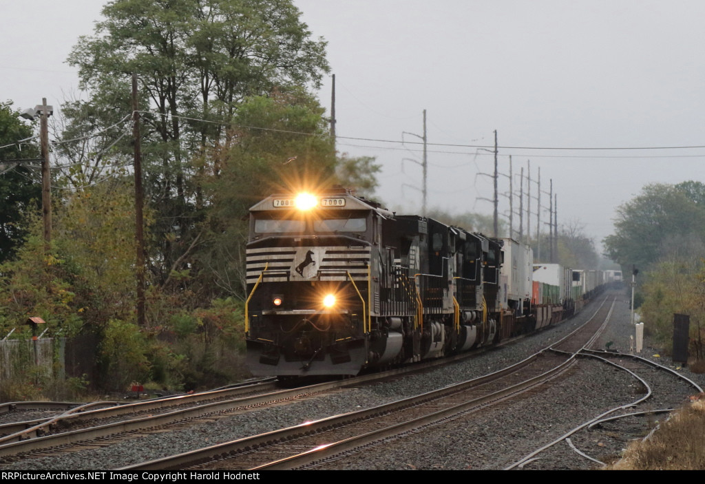 NS 7000 leads train 21M westbound