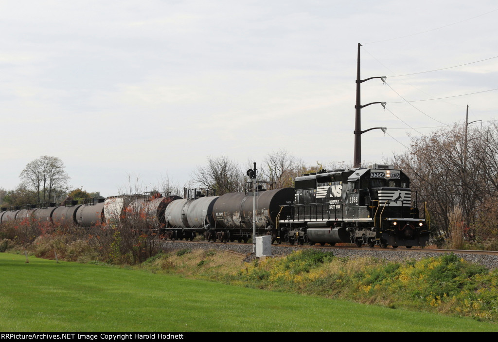 NS 3366 leads train H11 eastbound