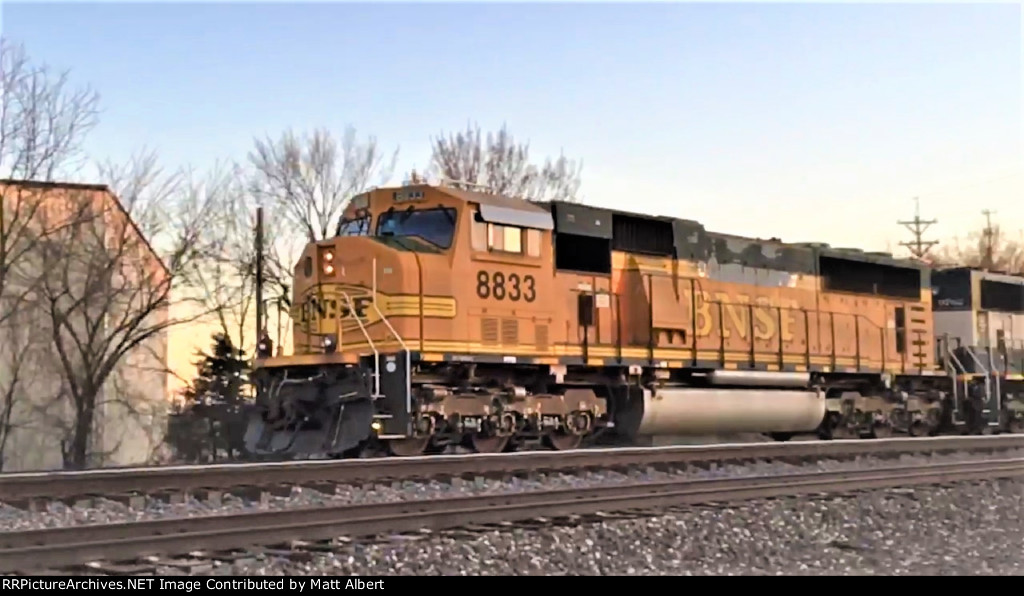 BNSF 8833